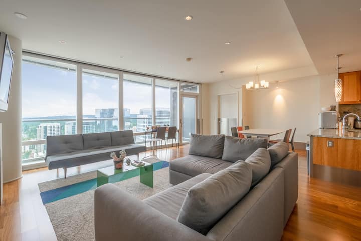 Luxury Condo, 30+ Floor Suite - Bellevue, WA