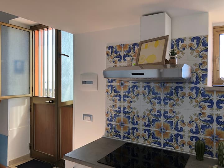 Orange House-see Sea From Bed - Giardini Naxos, Italy