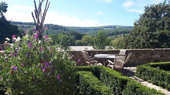 Grade Ii Listed Barn Luxury In Private Estate - チャグフォード