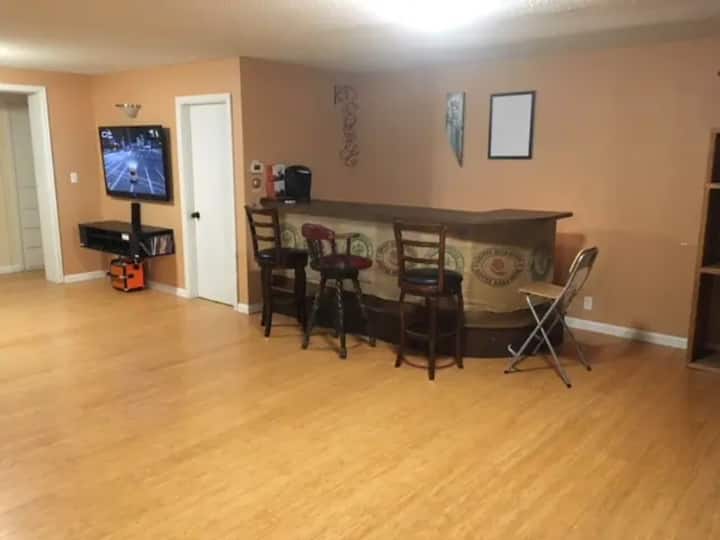 Kid, Adult, And Pet Friendly House - Laramie, WY