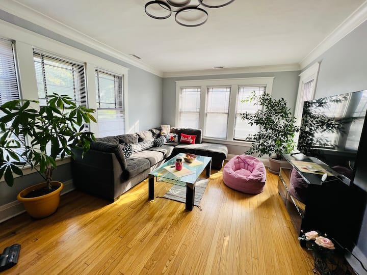 Lovely 2-bedroom Apartment. Great Location. - University City, MO