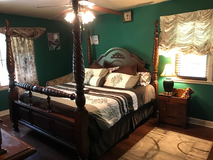 Relax In A Beautiful Wooded And Quiet Neighborhood - Hagerstown, MD