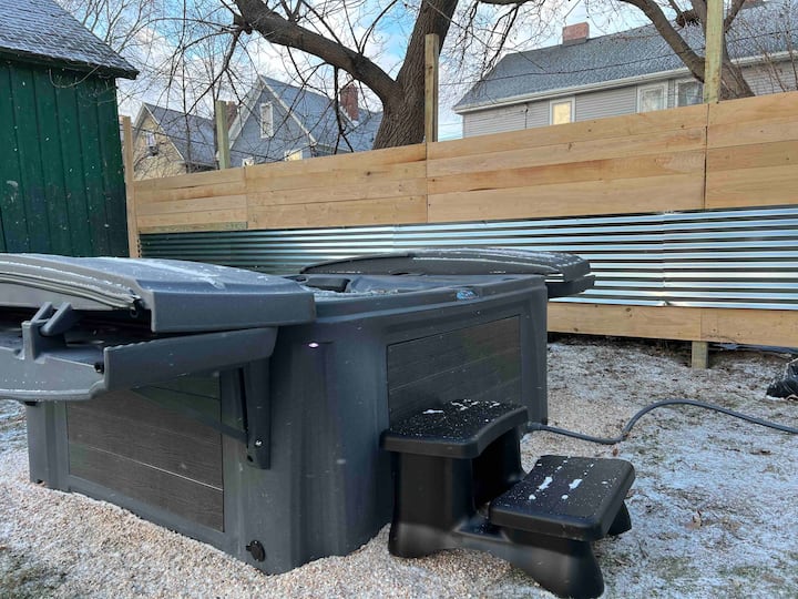 5 Br | Soak In Hot Tub | 5 Mins To Niagara Falls - Niagara Falls, NY