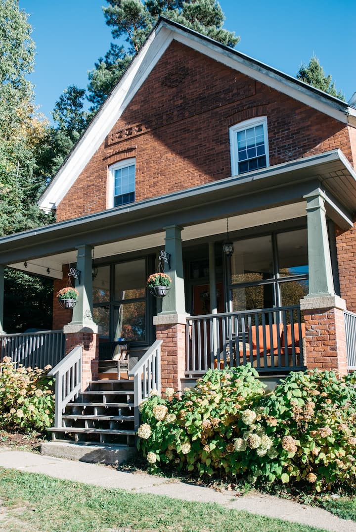 Cozy Front Porch Suite - Huntsville
