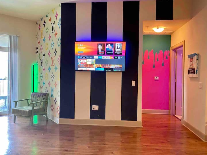 The Lightshow-2br/theater Room/medical Center/nrg - Uptown - Houston