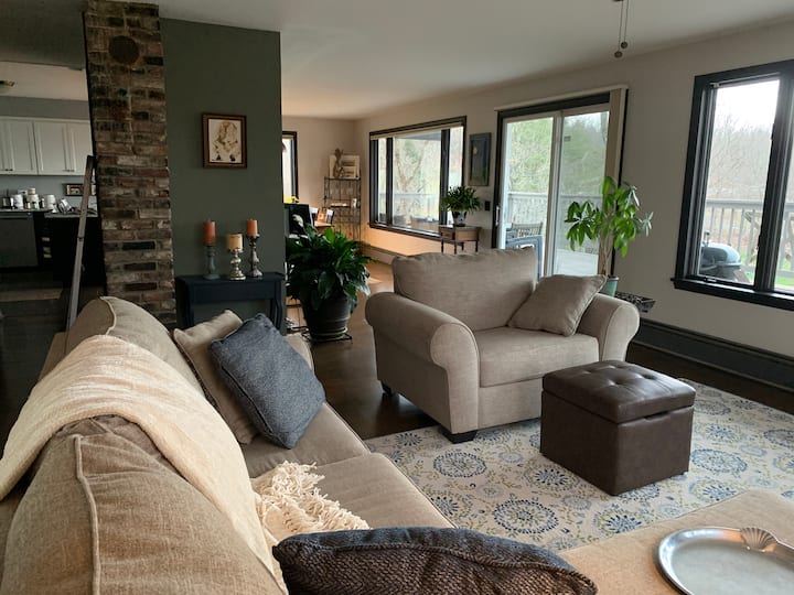 Luxurious Mountain Retreat - Waterbury Village Historic District