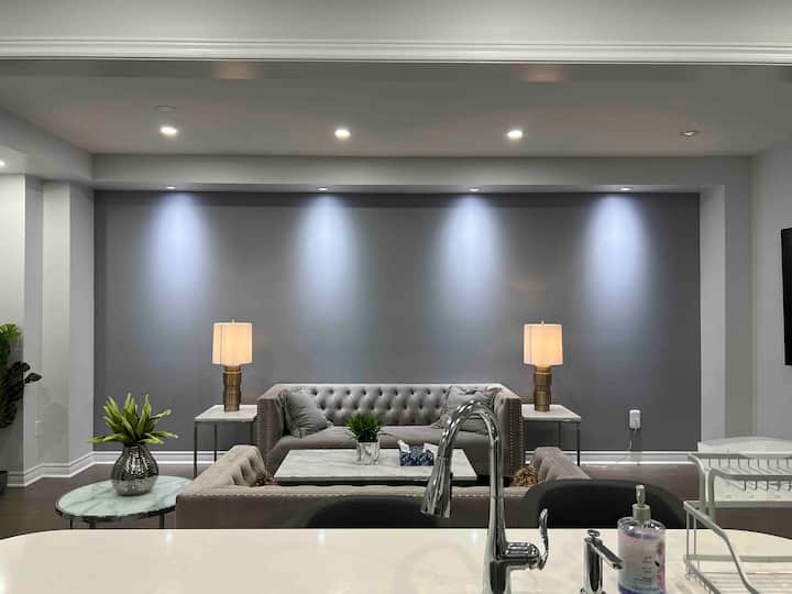 Oakville 121 Elegant Whole Townhome 1 - Oakville