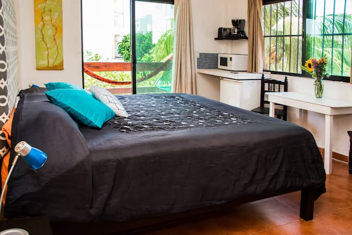 Beachy Studio & Shared Rooftop Lounge Near 5th Ave! - Playa del Carmen