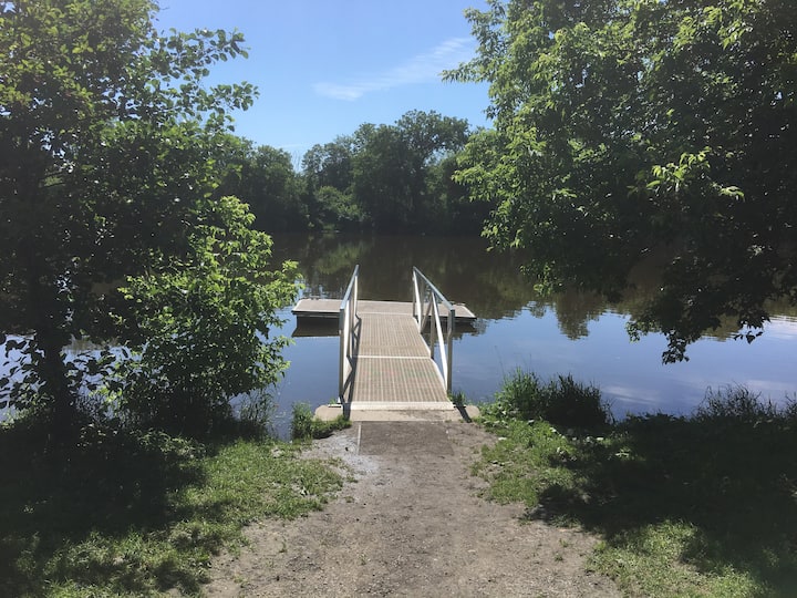 Bright 1 Bedroom On The Park, Close To Everything - Ottawa