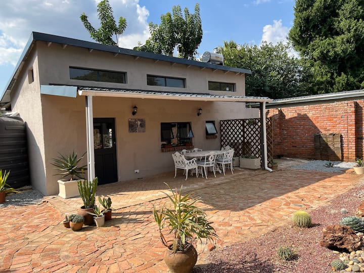 Cactus Crush Cottage - Private, Safe, Solar - Harare