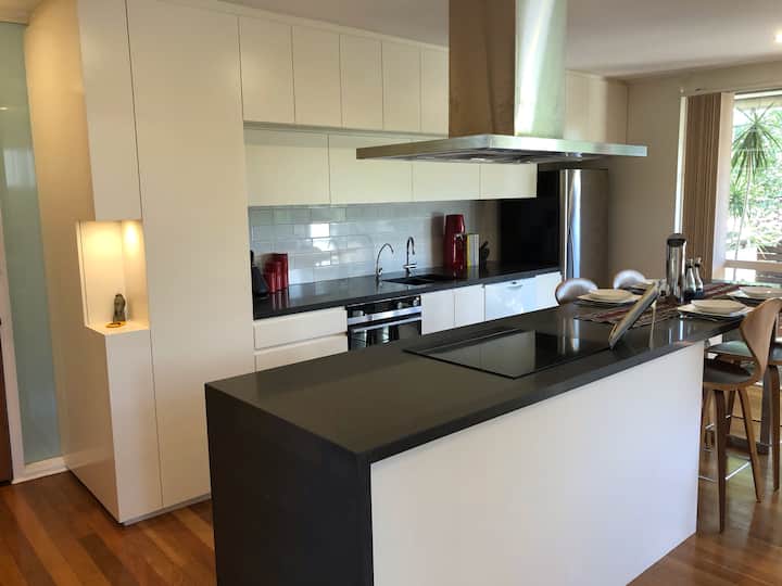 Stylish Leafy Green Apartment, Hidden Gem - Brisbane