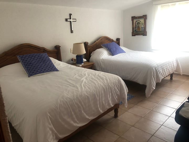 Bellísima Casa, Jardín,alberca Y Cancha De Tennis - Cuernavaca