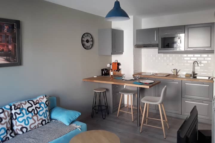 Beau T2 Chambre Climatisée, Balcon & Parking - Aix-en-Provence