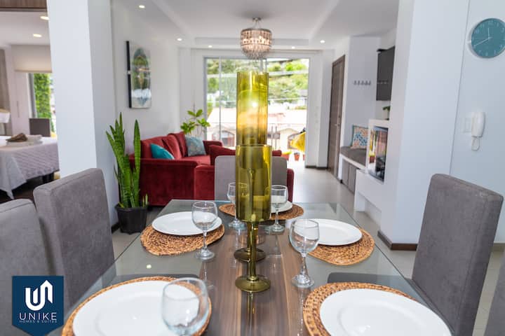 C1. Cercano, Lujoso Para 13 + Jacuzzi Y 2 Garajes - Banos