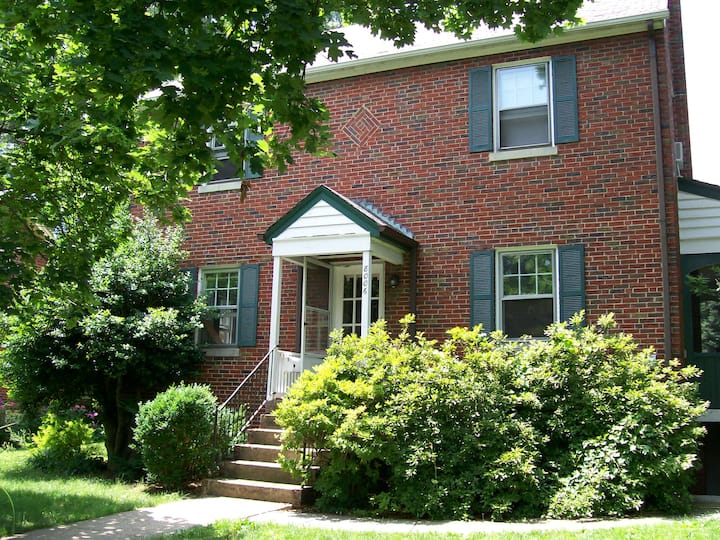 Cozy & Bright Family & Couple-friendly Apartment - Silver Spring, MD