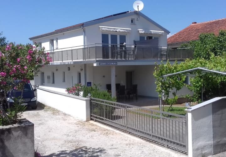 6 Pers. Apartment Inkl. Bycicles In Croatia Vodice - Vodice