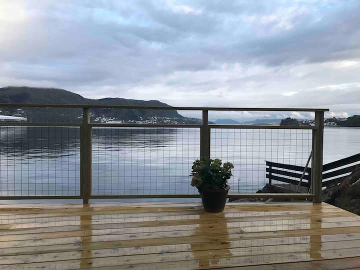 Ny Hytte Rett Ved Sjøen. - Askøy