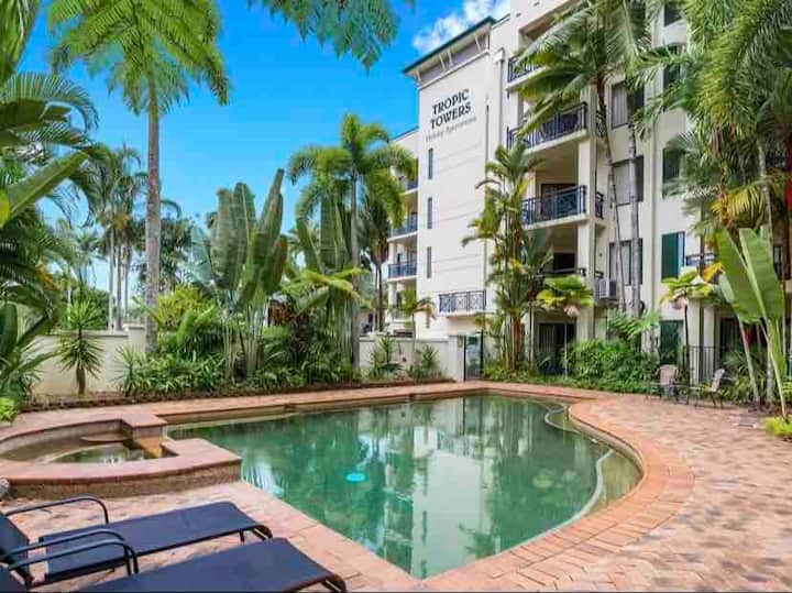 Zion Escapes: 2br Apartment Wi-fi Netflix Pool - Cairns