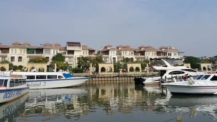 Resort Townhouse By Marina Ancol Barat 5 Bed Rooms - Jakarta