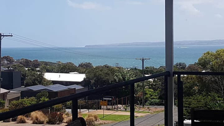 Spacious Home With Spectacular Views Front/rear - Phillip Island