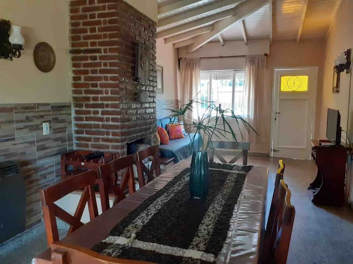 Casa Familiar En Zona Residencial, 200 M De Bunge - Pinamar