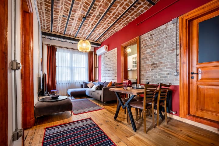 *'*'*'*Cozy Historical Building,center Of Galata! - Estambul