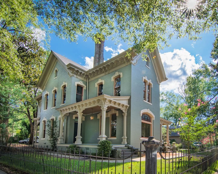 Mills-davis House Downtown • Rivermarket/breweries - Little Rock, AR