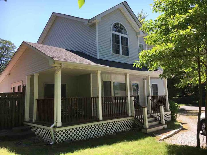 Cozy, Stylish Beachside Bungalow, Long Island, Ny. - Friendship Drive, NY