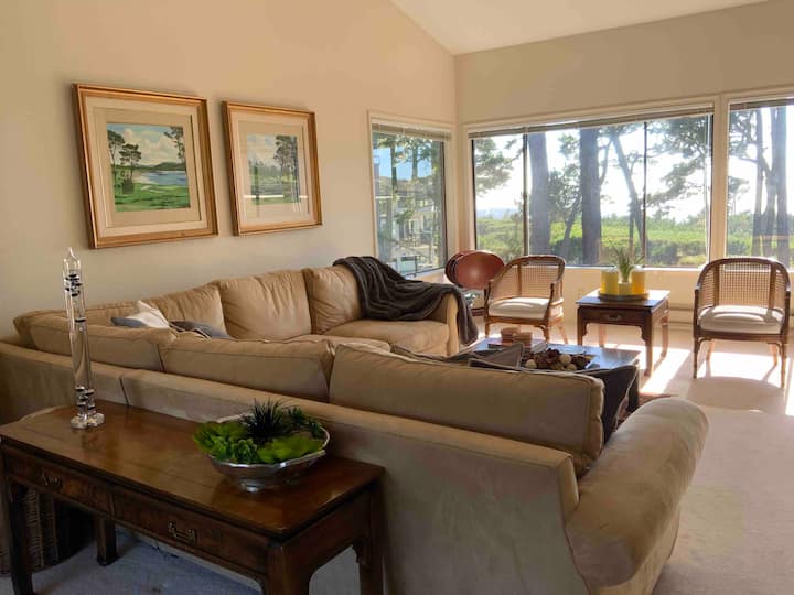 Pebble Beach Lovely Penthouse Apartment - Carmel-by-the-Sea, CA