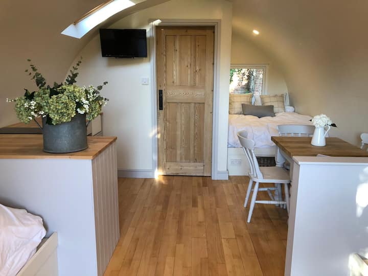 Larch Pod - A Unique Luxury Glamping Experience - Alton