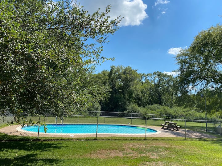 "The Good Place",  Only 10 Minutes From Texas A&m - Bryan, TX
