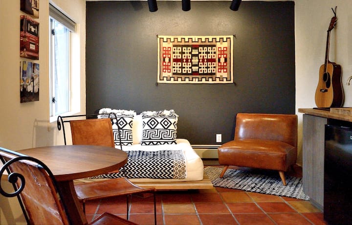 Modern Southwest Comfort - Walk Everywhere! - Albuquerque, NM