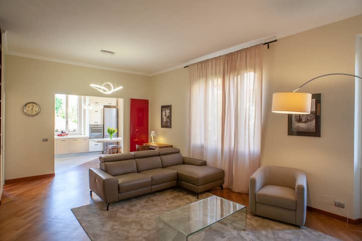 Bright And Comfy In A Beautiful Contemporary Home - Milán
