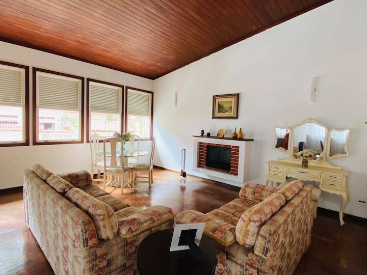 Quarto Com Garagem Centro Petrópolis - Petrópolis