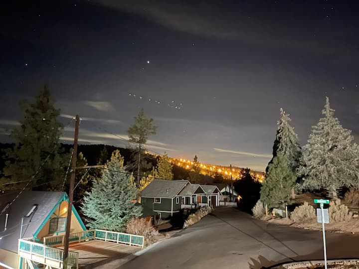 Walk To Slope Pickup & Zoo! Fireplaces,balcony&bbq - Big Bear Lake, CA