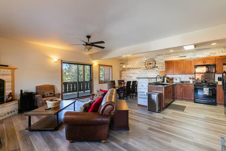 Condo W/ Mountain View. Ski/trails/beach/ev Outlet - Truckee, CA