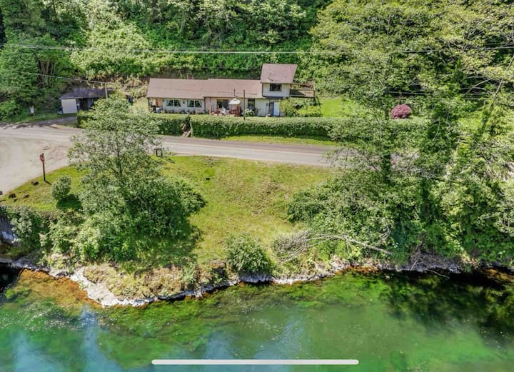 Riverfront Fishing Getaway - Tillamook