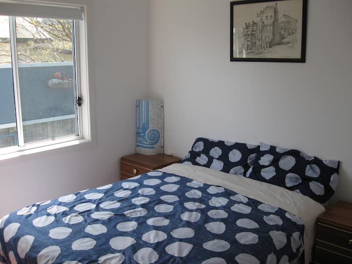Beach Style House In Center Of Town - Narooma