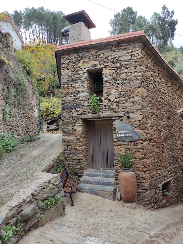 Susurros Manadero, En  Pueblo Más Bonitos España. - Robledillo de Gata