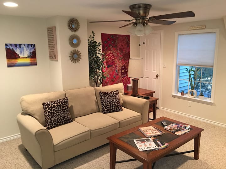 Seven Oaks - South Suite - Tunis, TX