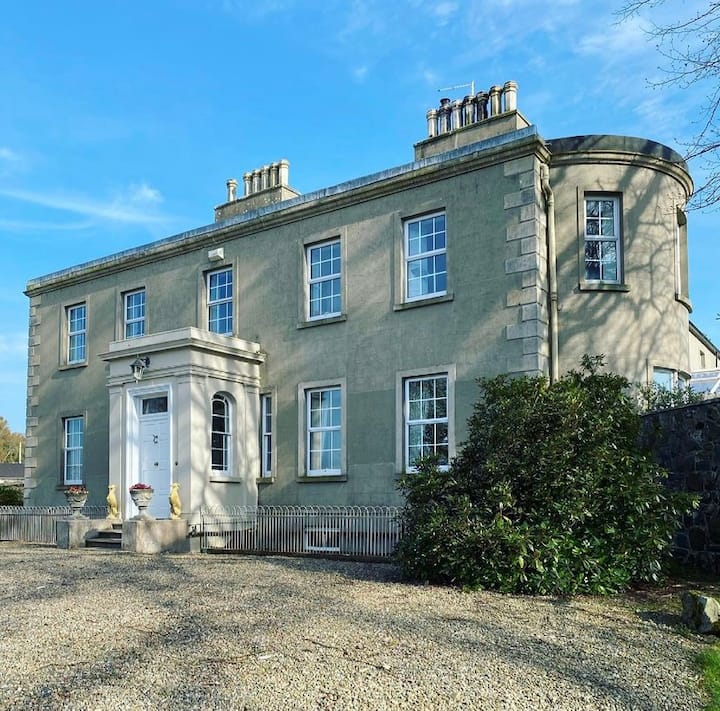 Georgian Home Offers 3 Bedroom Private Wing. - Armagh