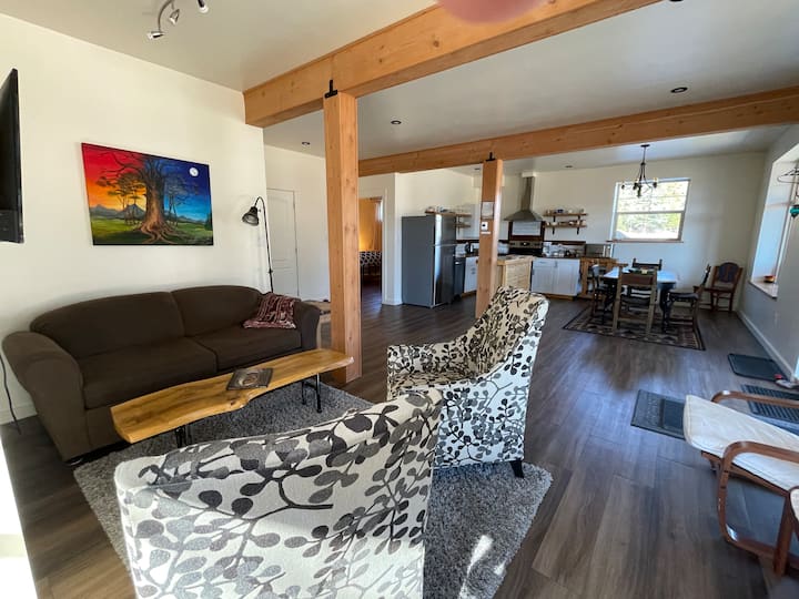 Beautiful Suite Ready For Ski Season Or Summer Fun - Salmo
