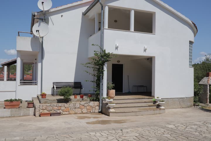 Apartment For 2 Near The Festival Site In Tisno - Pirovac