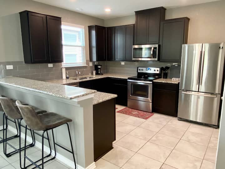 Comfort & Convenience - Mins To Rafb - Sleeps 8! - Universal City, TX