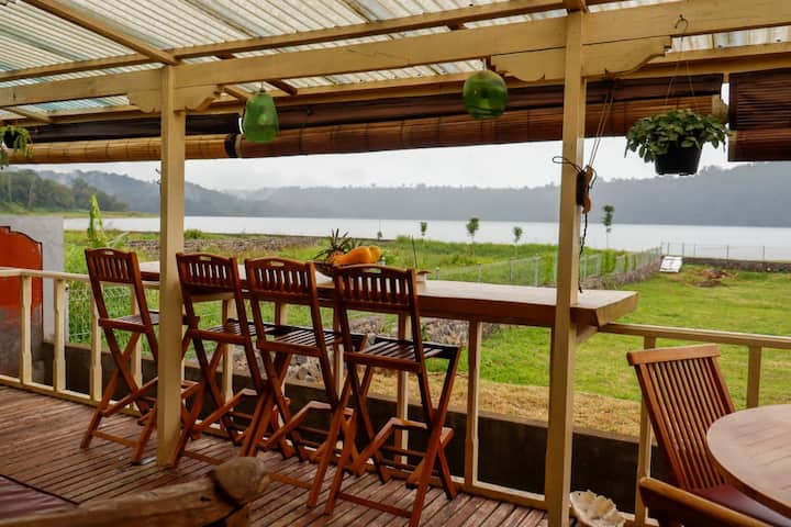 3 Bedroom Lake House - Munduk