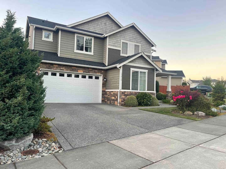 3 Cozy Bedrooms With 2 Private Bathrooms In Ahouse - Mukilteo, WA
