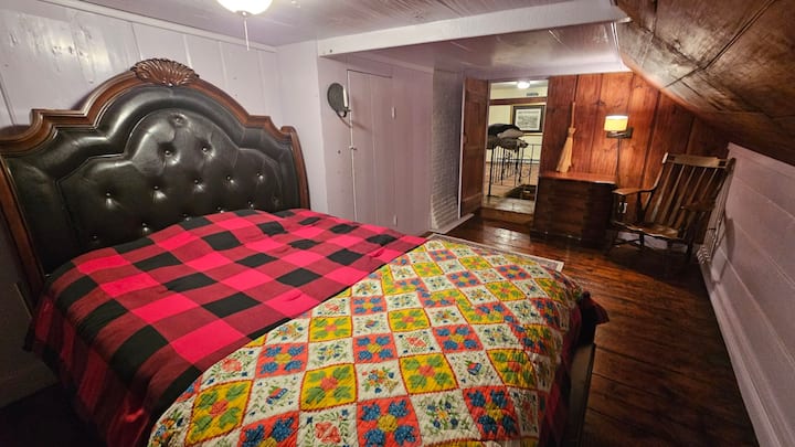 Josiah Keith House Business Suite Equestrian Room - Bridgewater, MA