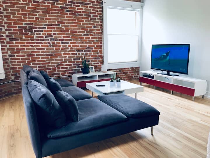 Modern 1 Bed / 1 Bath Apartment In Uptown - City Park - Denver