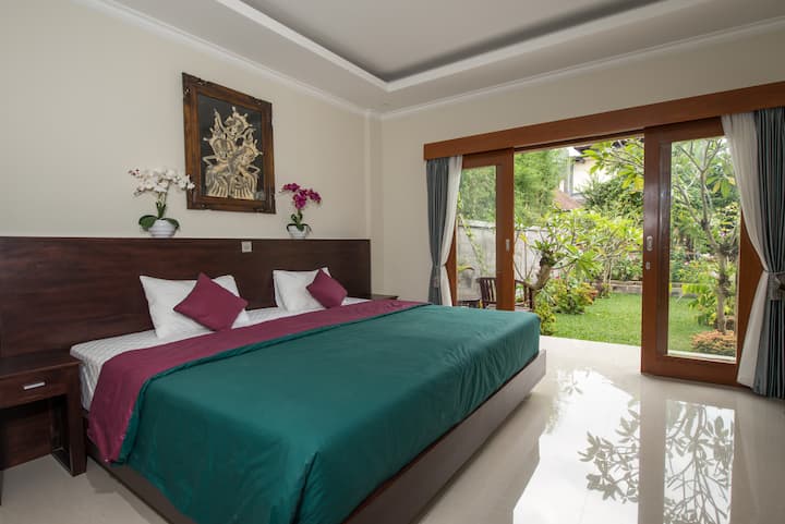 Spacious Bedroom With Optional Bed Twin Or King - Ubud