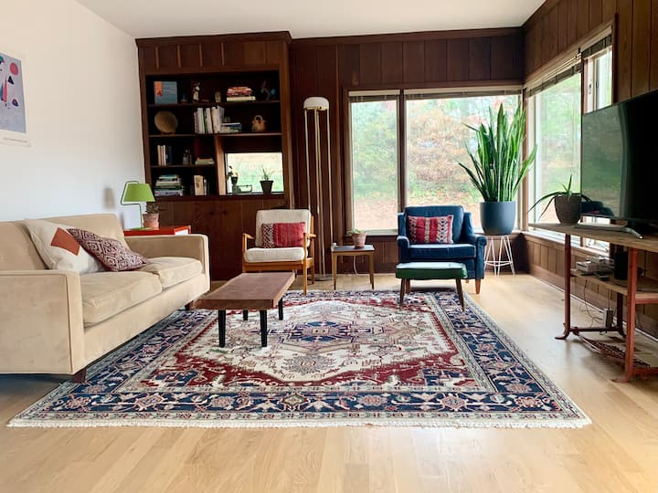 Mid-century Lakefront Cottage - Greensboro, NC